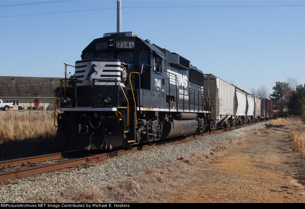 NS 7141 Getting ready to cross Buford Hwy. This is the old location of the Southeasten Rail musem